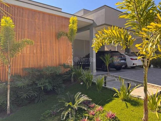 Casa a venda em condomínio com 03 quartos em Valinhos