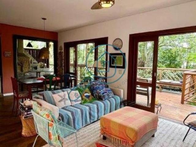 CASA À VENDA EM CONDOMÍNIO COM 5 DORMITÓRIOS 3 SUÍTES, JACUZZI  ACESSO PRIVATIVO PARA A PRAIA DO C