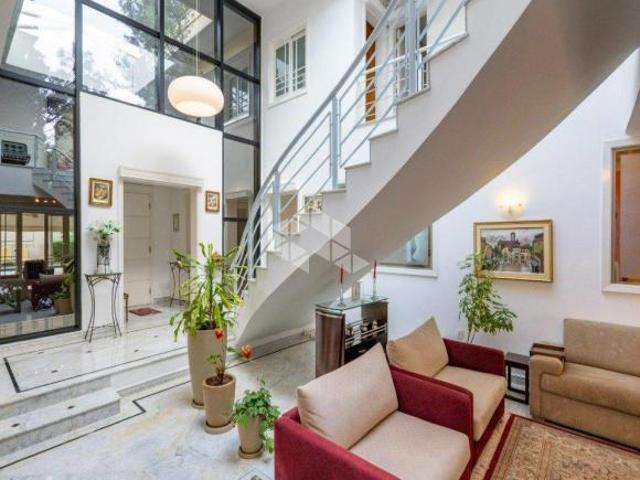 Casa à venda em Condomínio com 5 Quartos e 5 Suítes e 7 Vagas de Garagem