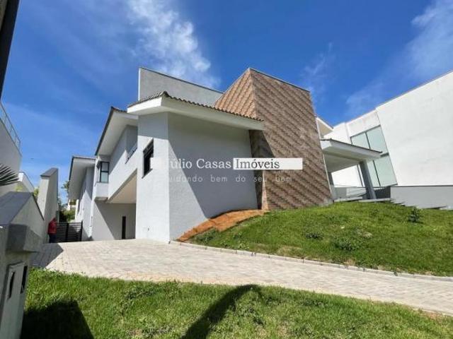 Casa a venda em condomínio com 5 suítes