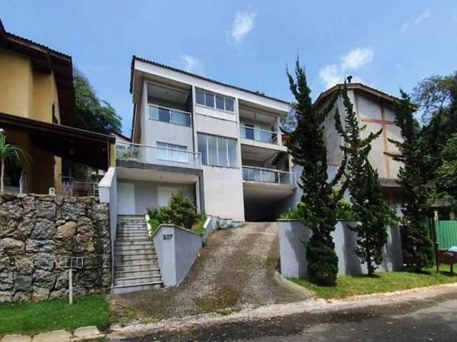 Casa à Venda em Condomínio com Lazer Completo | 3 Suítes, Piscina e Edícula