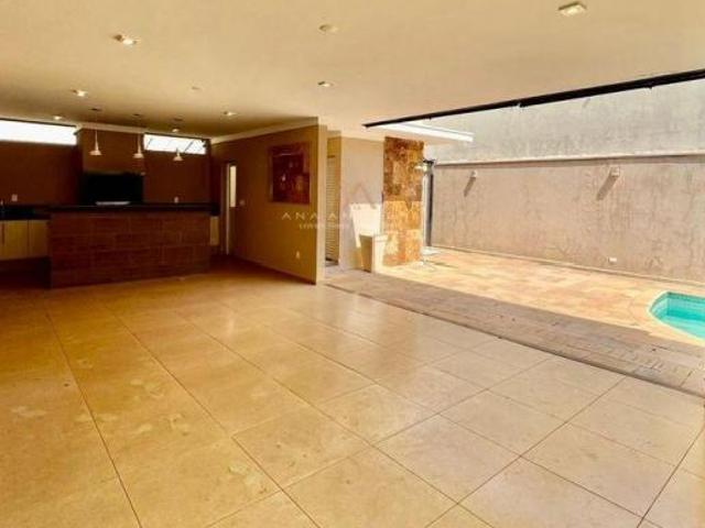 Casa á venda em condomínio Damha V com 4 suítes