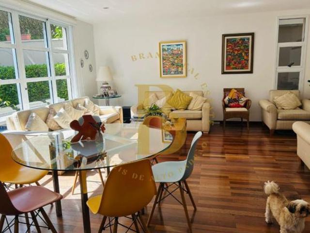 Casa á venda em condomínio de 455 m², com 4 suítes, piscina e 04 vagas no Morumbi SP