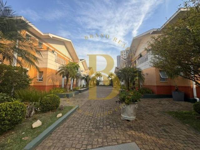 Casa á venda em condomínio de 200m², com 3 dormitórios, piscina no Jardim Marajoara