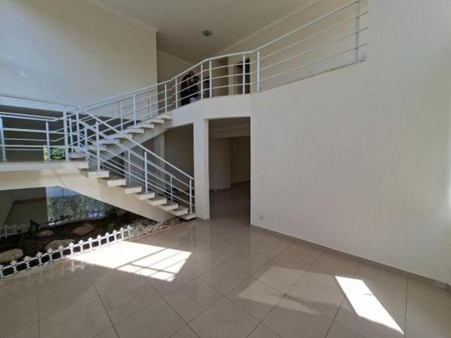 Casa a venda em condomínio de Valinhos