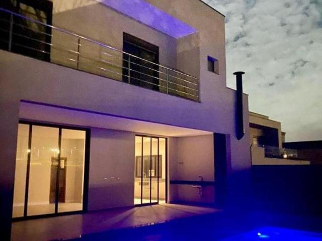 Casa à Venda em Condomínio de Alto Padrão com 3 suítes!