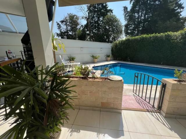 Casa à venda em condominio de luxo na Aldeia da Serra, 3 suítes e piscina, de 499 m²