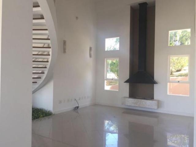 Casa à venda em condomínio em Valinhos, 4 suítes closet, piscina e 2 garagens