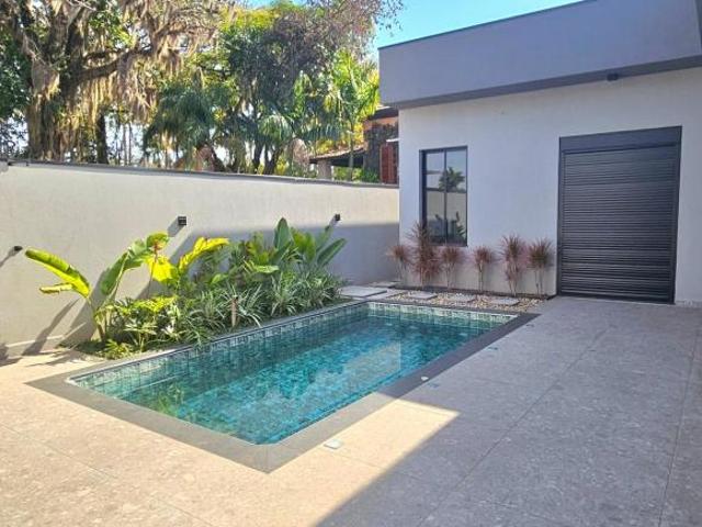 Casa a venda em condomínio em Valinhos SP