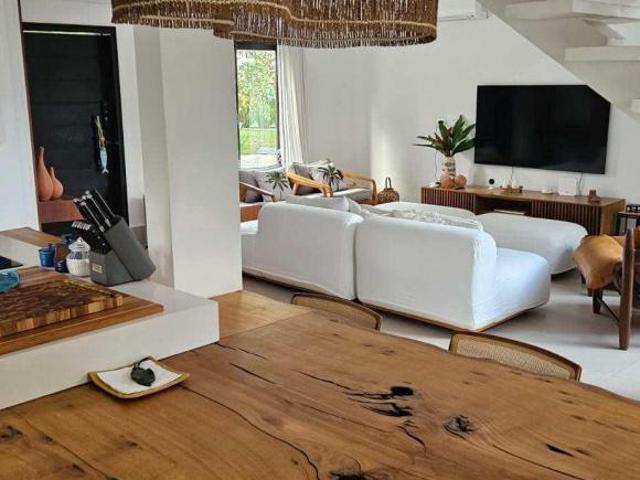 Casa à venda em condomínio em Juquehy!