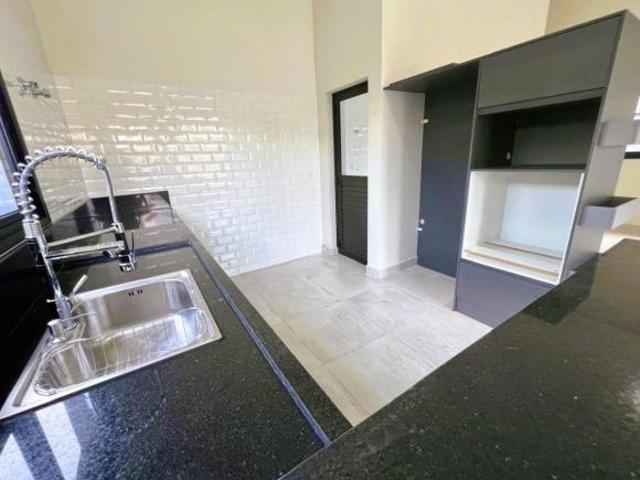 Casa à Venda em Condomínio em Louveira | 3 Suítes | Piscina | Área Gourmet | Fundo para mata