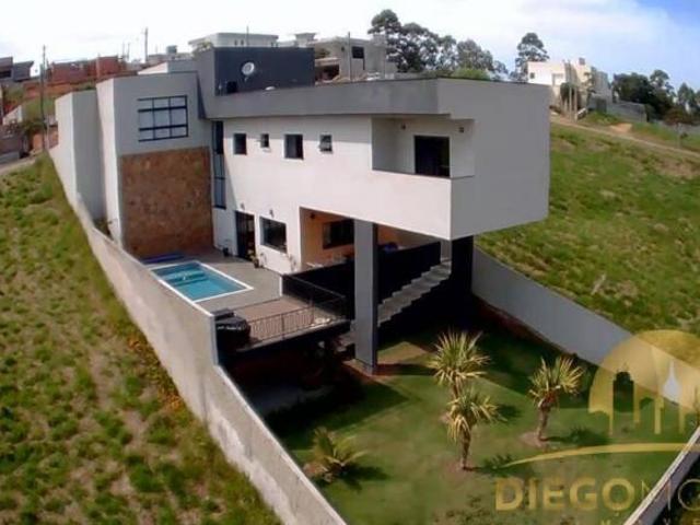 Casa á venda em condomínio em Mairiporã