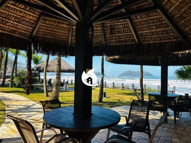 Casa a venda em condomínio Fechado na avenida da praia