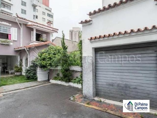 Casa à venda em condomínio fechado na Aclimação!