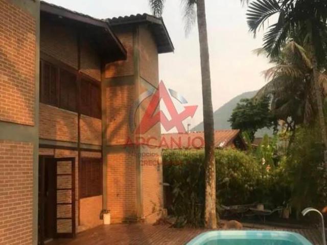 CASA A VENDA EM CONDOMINIO FECHADO NA PRAIA DA LAGOINHA COM 03 SUITES
