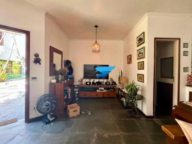 Casa à venda em Condomínio Fechado na Praia das Pitangueiras no Guarujá I Omega Imoveis