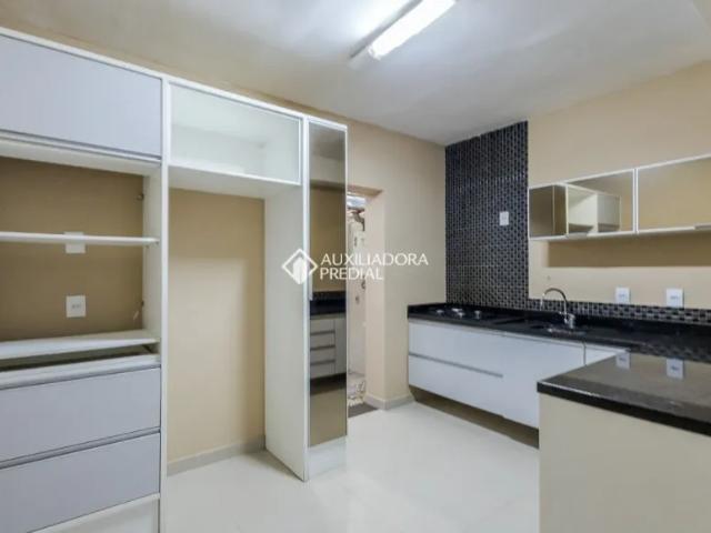 Casa em condomínio fechado conforto, segurança e excelente localização!