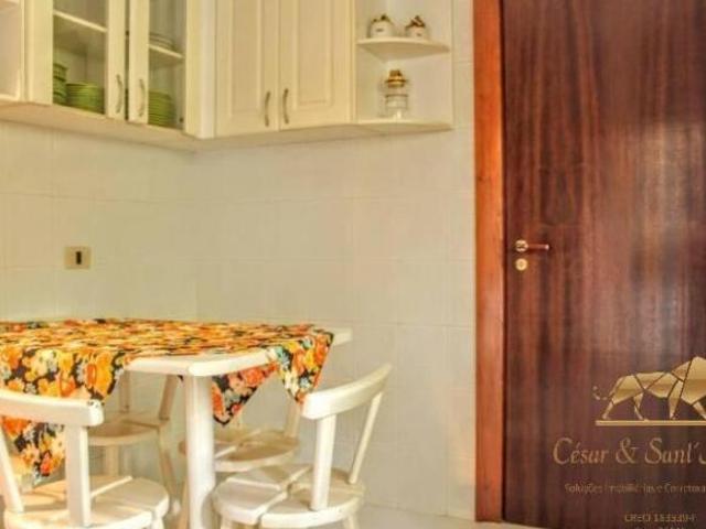Casa á Venda em condomínio fechado no Capivari