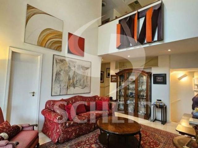 Casa à venda em condomínio fechado no Cidade Jardim com 2 suítes, elevador privativo e 4 vagas