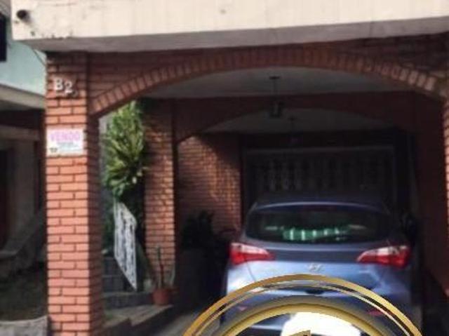 Casa a venda em condomínio fechado no Jardim Angela