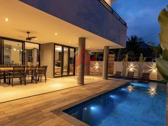 CASA A VENDA EM CONDOMINIO FECHADO COM 05 DORMITORIOS NA PRAIA DA LAGOINHA A 50 METROS DO MAR