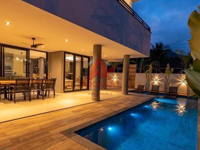 CASA A VENDA EM CONDOMINIO FECHADO COM 05 DORMITORIOS NA PRAIA DA LAGOINHA A 50 METROS DO MAR