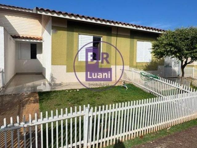 Casa a venda em condominio fechado com 2 dormitorios sendo 1 suite