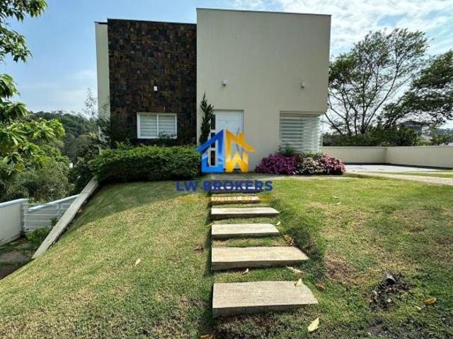 Casa à venda em condomínio fechado com 3 dormitórios, lareira e vista para a mata – Jundiaí SP