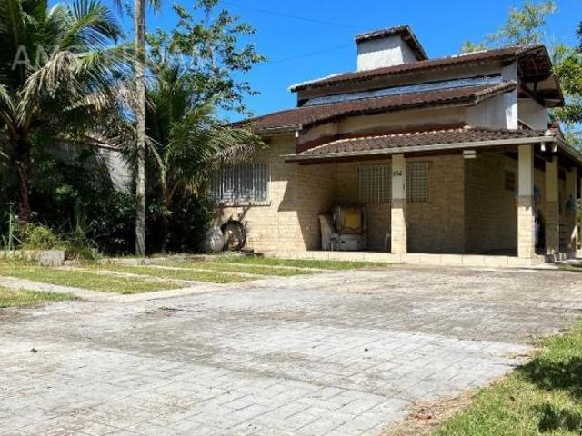CASA À VENDA EM CONDOMÍNIO FECHADO COM PISCINA!