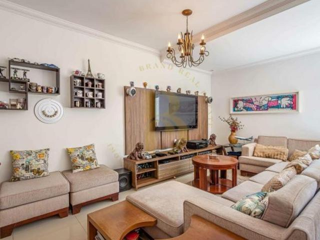 Casa á venda em condomínio fechado de 250m², com 03 suítes e 04 vagas na Vila Sônia