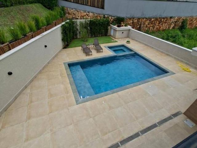 Casa À venda em Condomínio Fechado em Atibaia | Porteira Fechada