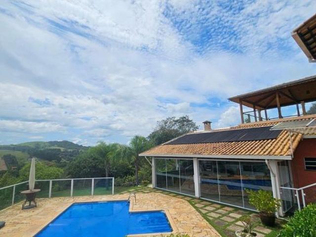 Casa à Venda em Condomínio Fechado em Igaratá – Vista para a Represa, Lazer e Segurança