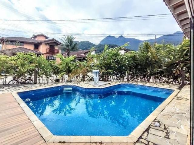 Casa a venda em condomínio fechado em Ubatuba SP