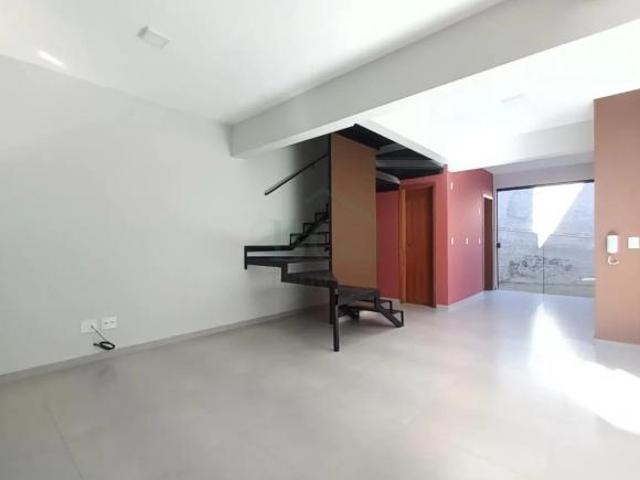 Casa à venda em condomínio fechado próximo ao centro de Poços de Caldas