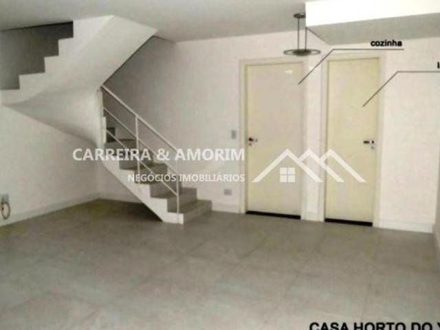 CASA A VENDA EM CONDOMÍNIO FECHADO, SOBRADO 3 DORMITORIOS, SUÍTE, SALA 2 AMBIENTES, 2 VAGAS. CONDOMÍ