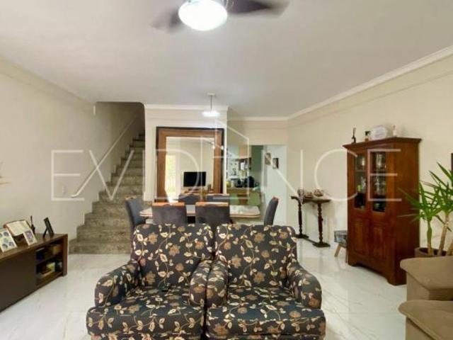 Casa à venda em Condomínio Fechado Vila Formosa !
