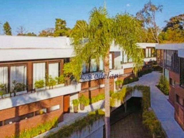 Casa a venda em condomínio fechado, 3 suítes,6 banheiros, 4 vagas, próximo ao Parque do Cordeiro. Ja