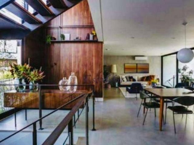 Casa a venda em condomínio fechado, 3 suítes,6 banheiros, 4 vagas, próximo ao Parque do Cordeiro. Ja