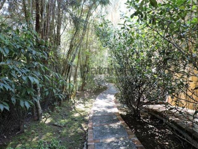 Casa a venda em condomínio fechado