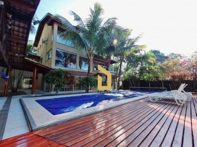 Casa à venda em condomínio fechado | 650m² | 5 suítes | 7 vagas | Área Gourmet | Piscina | Bosque |