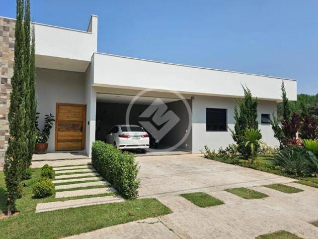 CASA A VENDA EM CONDOMÍNIO FECHADO