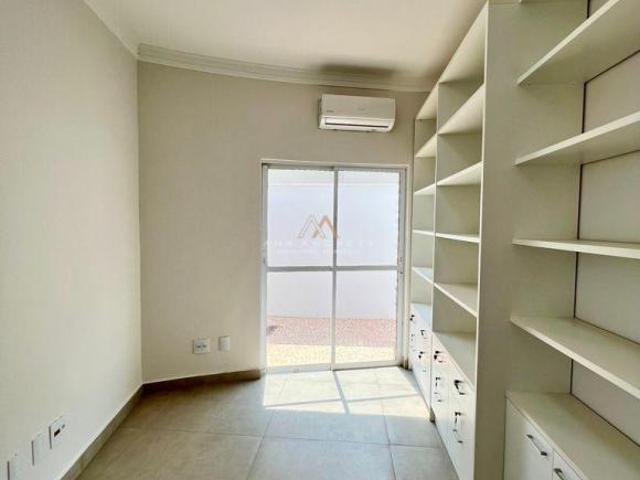 Casa á venda em condomínio Golden Park, com 3 suítes