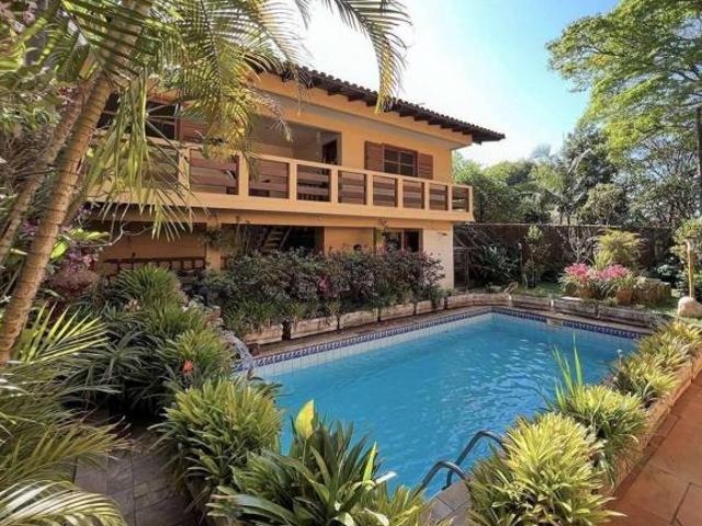 Casa à Venda em Condomínio Granja Viana 4 Quartos Varanda Piscina Segurança Lazer Completo