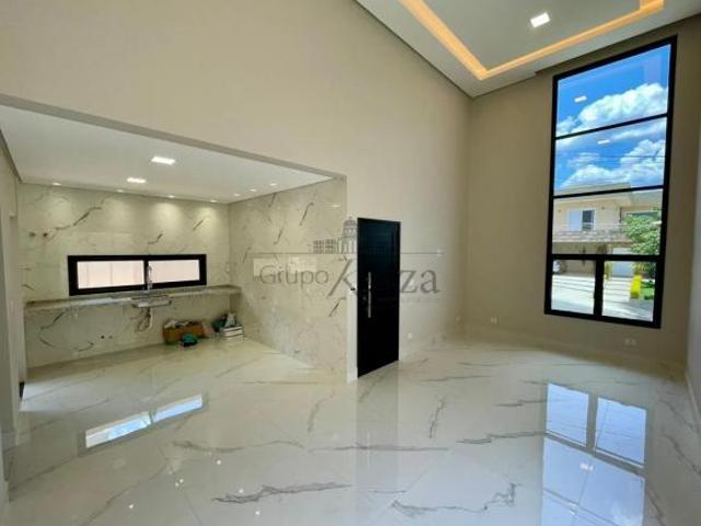 Casa á venda em Condomínio Jacareí Jardim Panorama Residencial Fogaça 3 Dormitórios 131m²