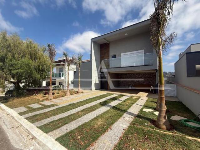 Casa à venda em Condomínio Jardim Flamboyan