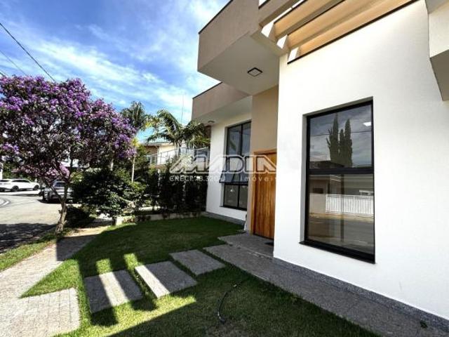 casa à venda em Condomínio Le Village