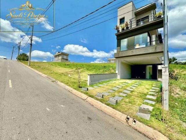 Casa à venda em condomínio na Granja Viana com 3 quartos e 2 vagas