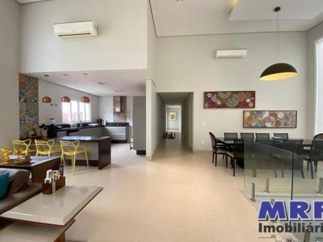 Casa à venda em Condomínio na Praia da Lagoinha. Ubatuba SP. Alto padrão