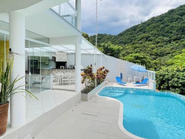 CASA A VENDA EM CONDOMINIO NA PRAIA DA LAGOINHA EM UBATUBA/SP