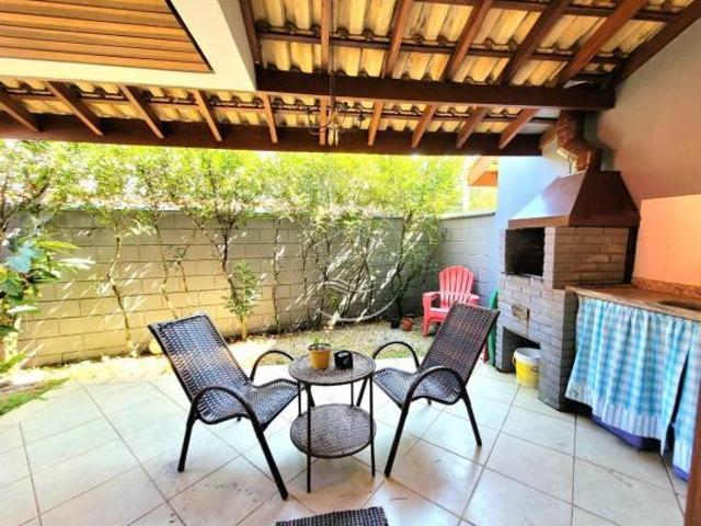 Casa à venda em condomínio na praia de Juquehy São Sebastião